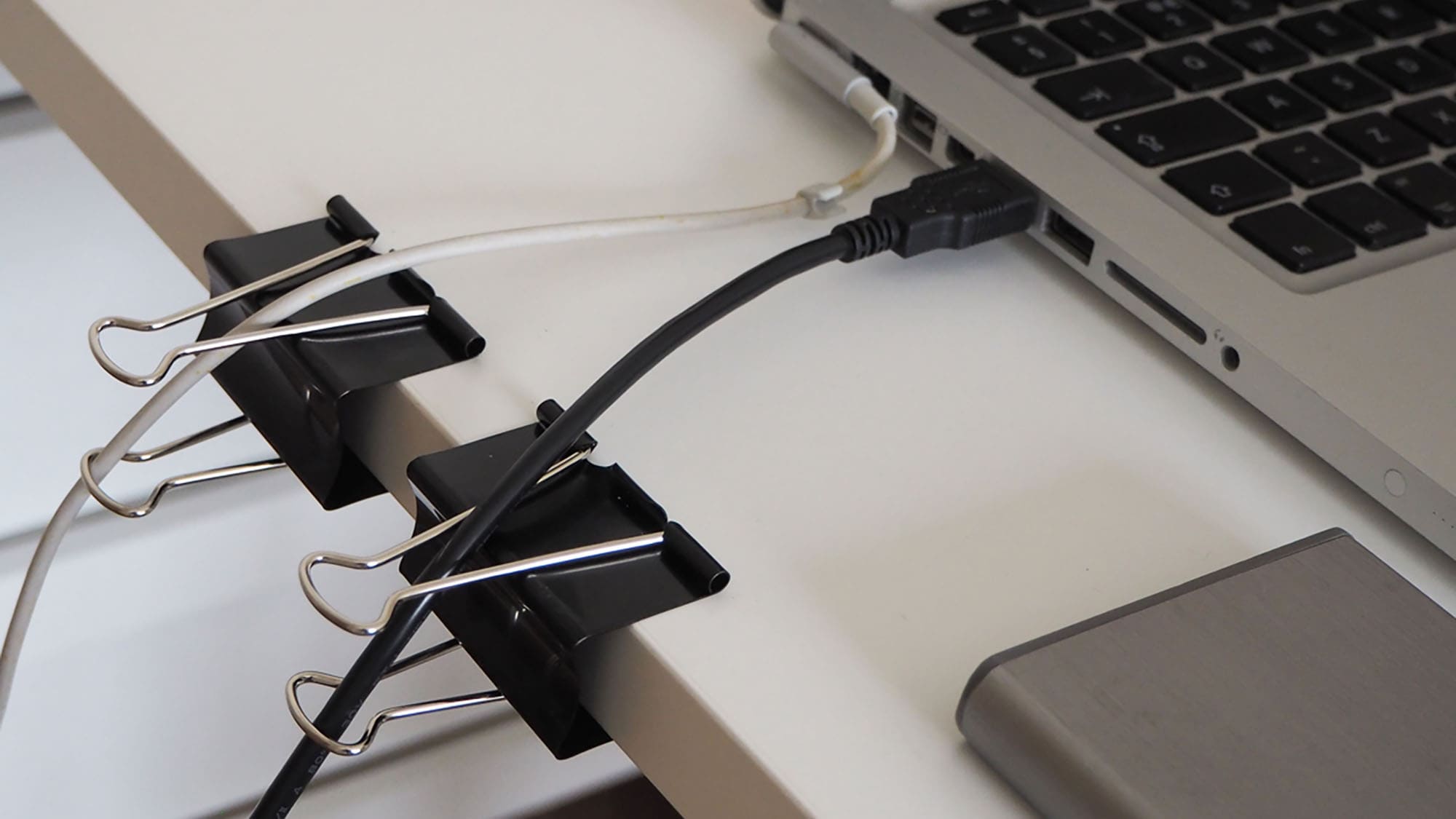 4 Ways To Keep Your Cables Tidy | Technology | ao.com