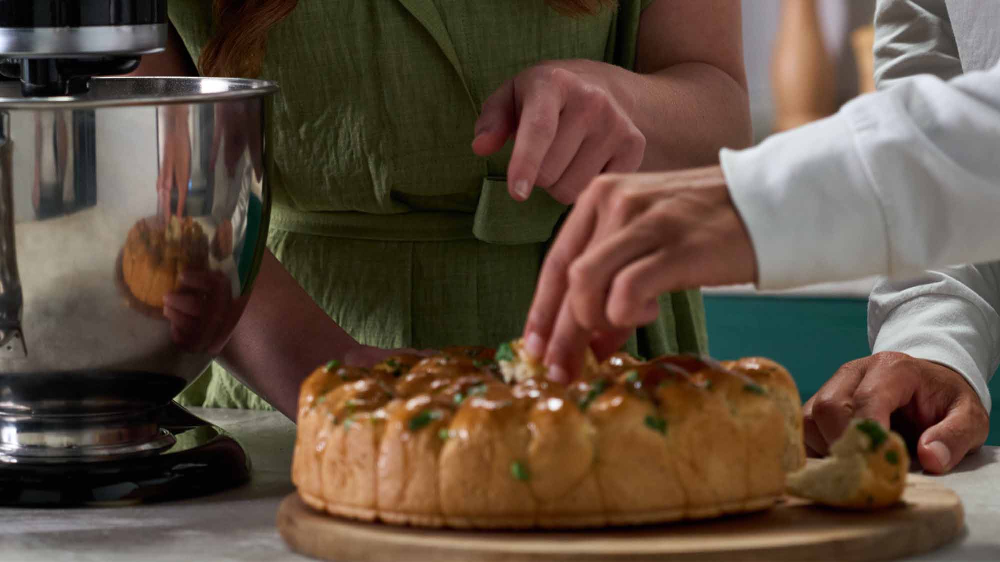 Tear and Share Garlic Bread | Bread Recipes | ao.com